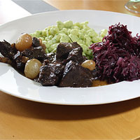 Rezept: Hirschpfeffer mit Spätzli und Rotkraut - Rollis Rezepte