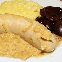 Rezept: Glarner Kalberwurst mit Kartoffelstock und Zwetschgenkompott ...