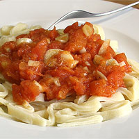 Rezept: Stringozzi umbri - Pasta mit Eiweiss an Tomaten-Knoblauch-Sauce ...